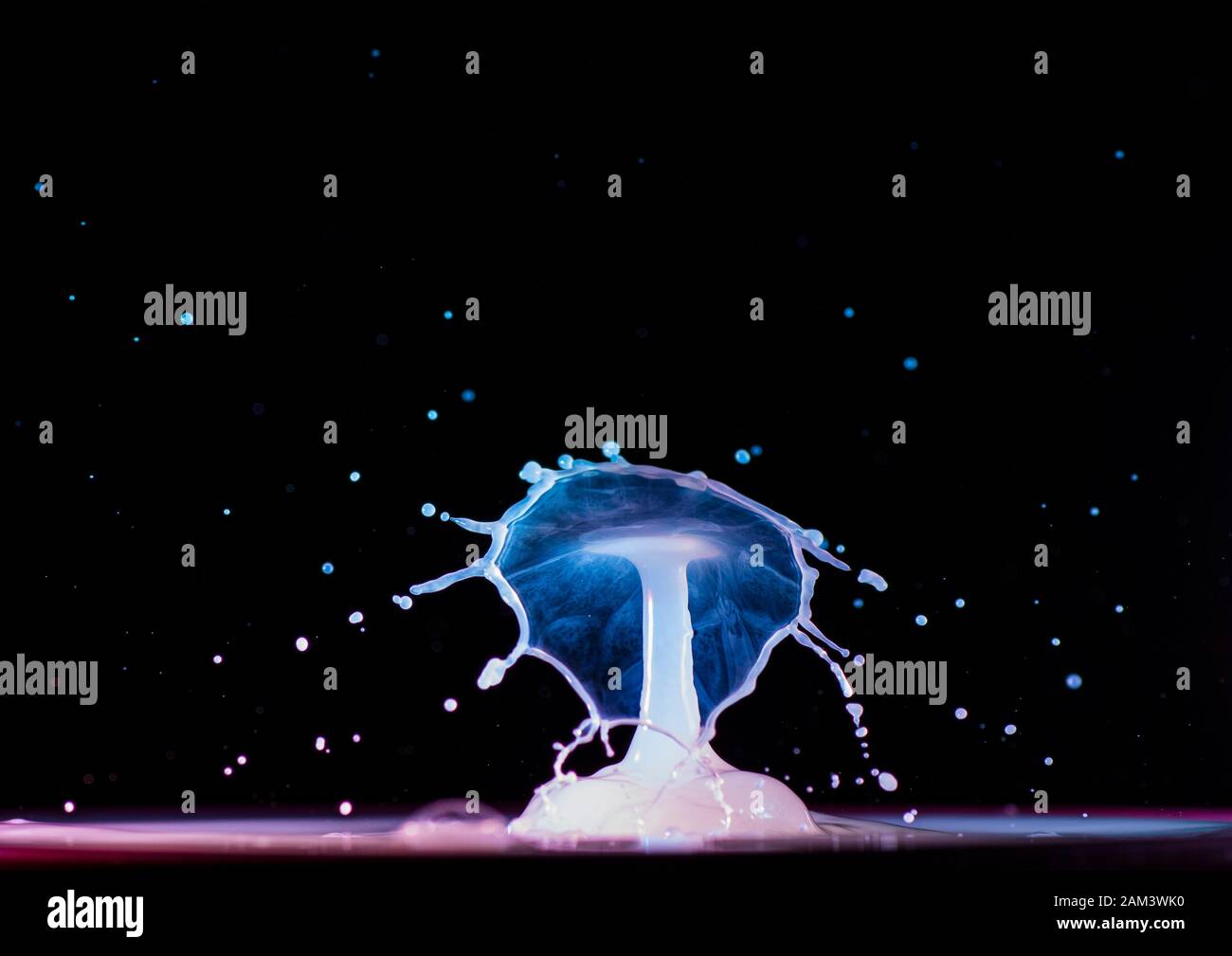 Colliding drops hi-res stock photography and images - Alamy