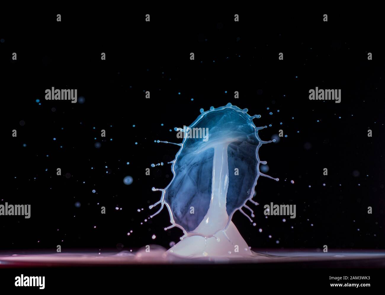 Colliding drops hi-res stock photography and images - Alamy