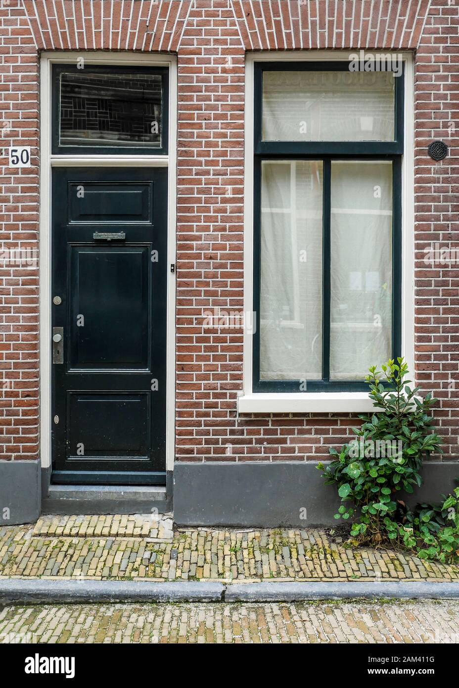 Dutch house red brick hi-res stock photography and images - Alamy