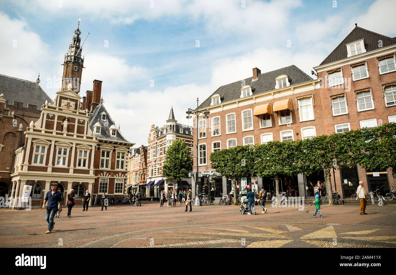 Tourists and locals in the central town square of Haarlem, Holland ...