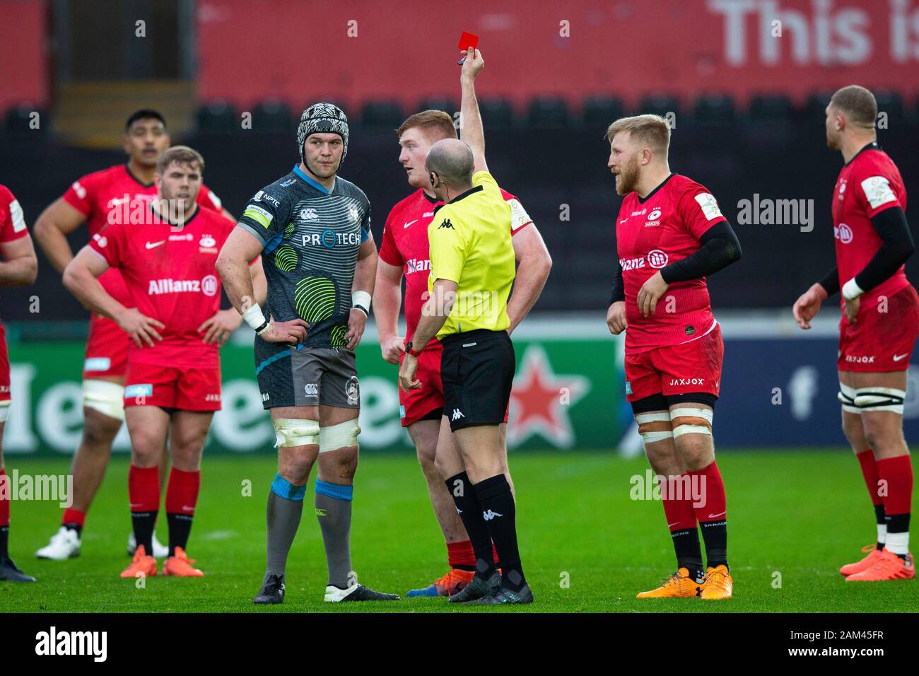 Rugby red card hi-res stock photography and images - Alamy