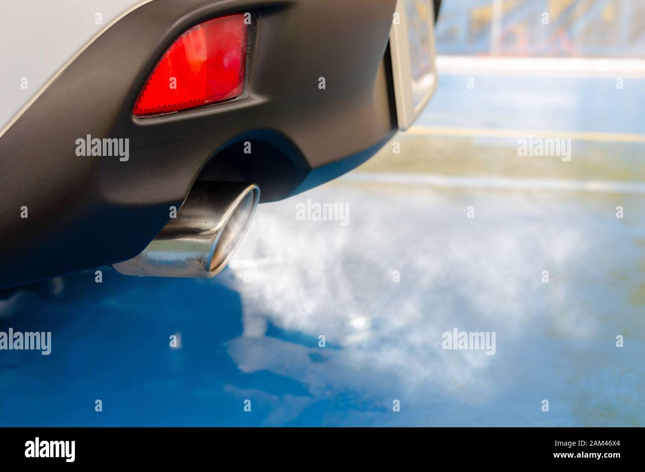 Car exhaust while leaving a smoke Stock Photo - Alamy