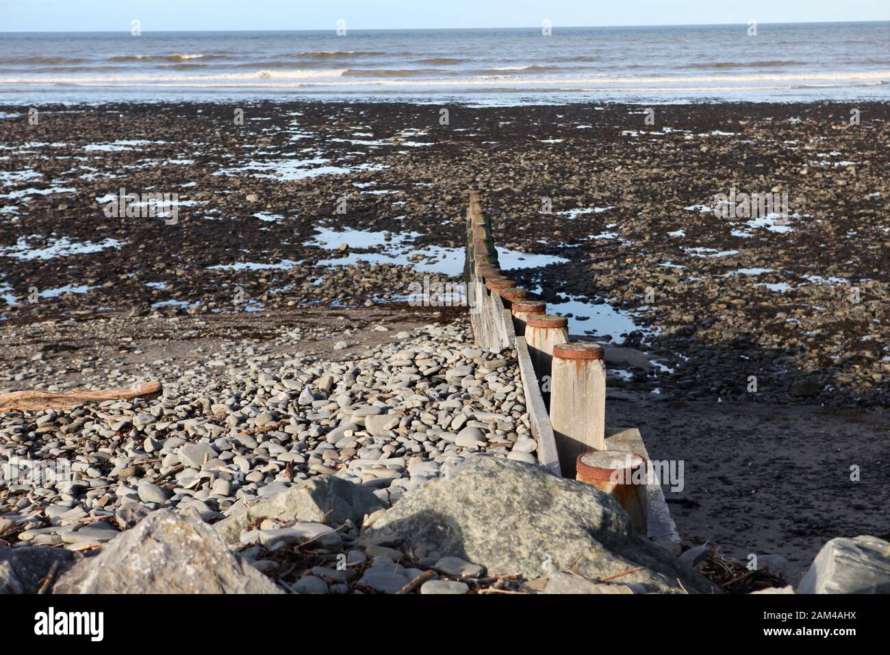 Ruined groyne hi-res stock photography and images - Alamy