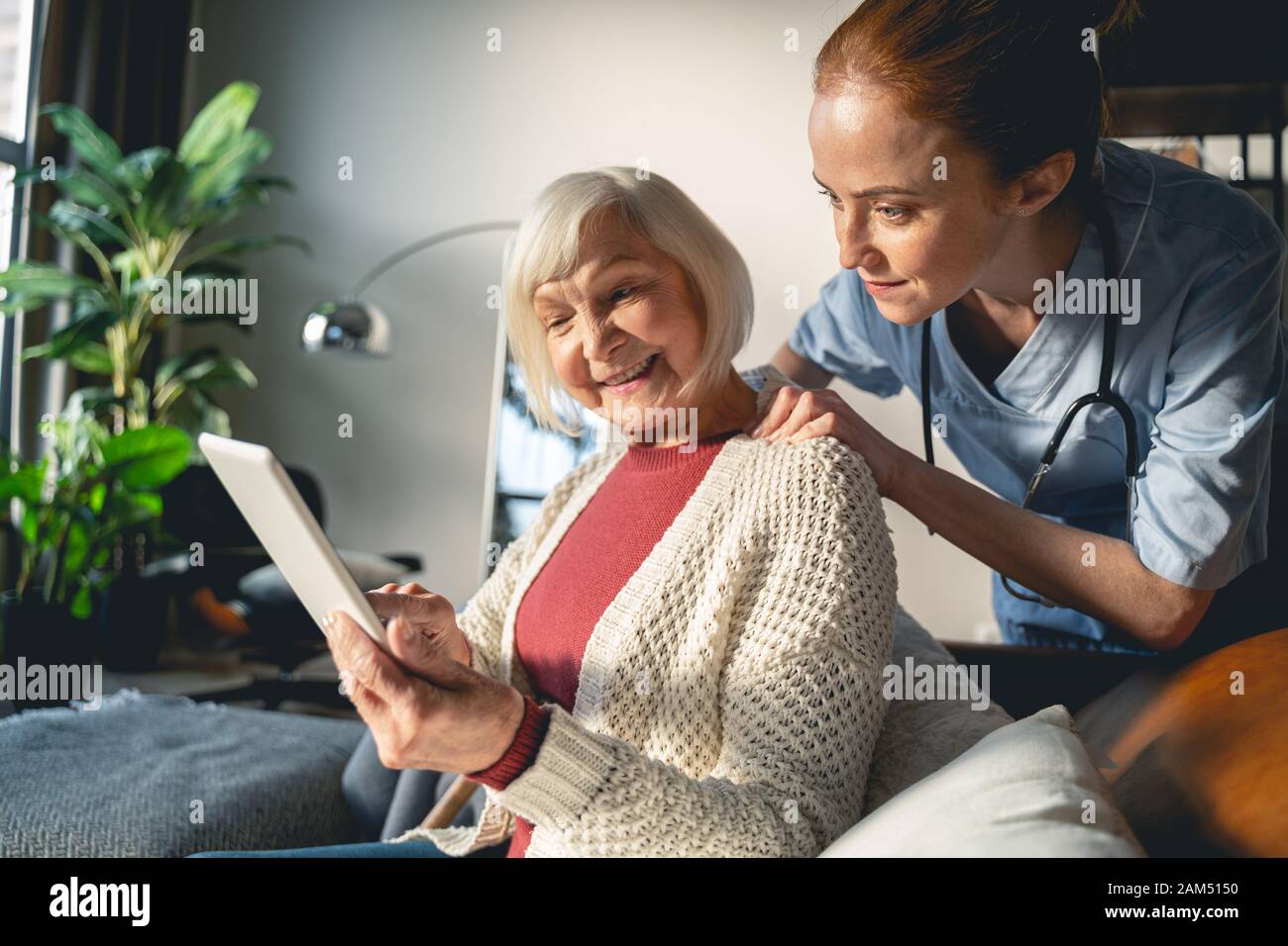 Medical interaction hi-res stock photography and images - Alamy