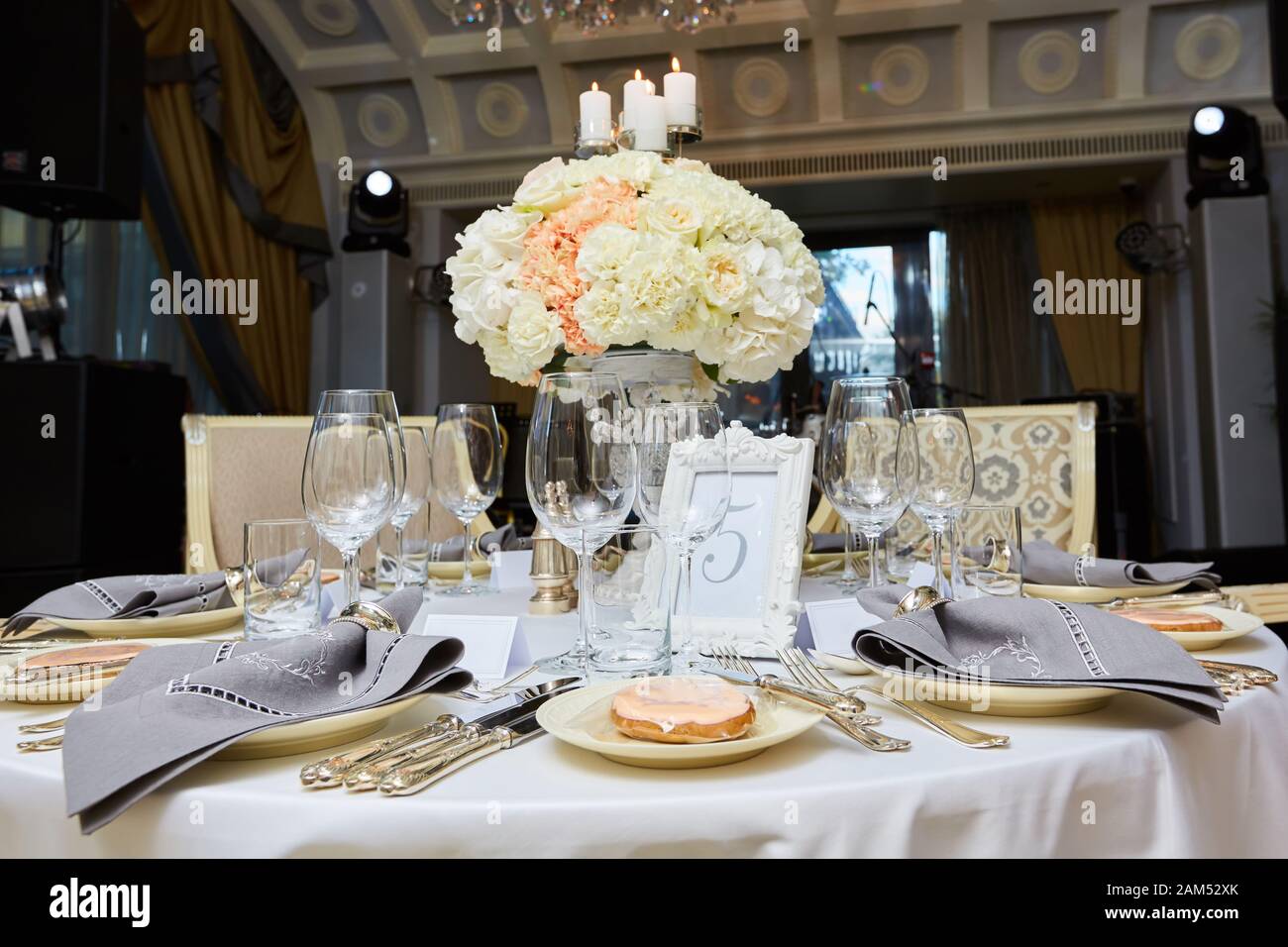 The luxury, elegant wedding reception table arrangement Stock Photo - Alamy