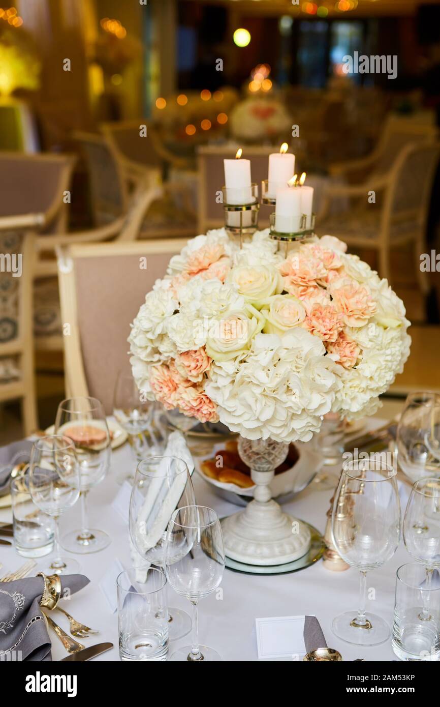 The luxury, elegant wedding reception table arrangement Stock Photo - Alamy