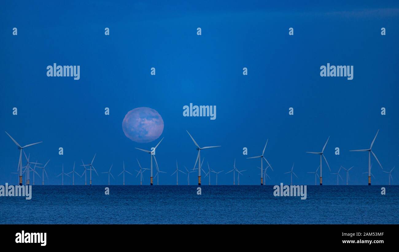 Moon over bay at dusk hi-res stock photography and images - Alamy