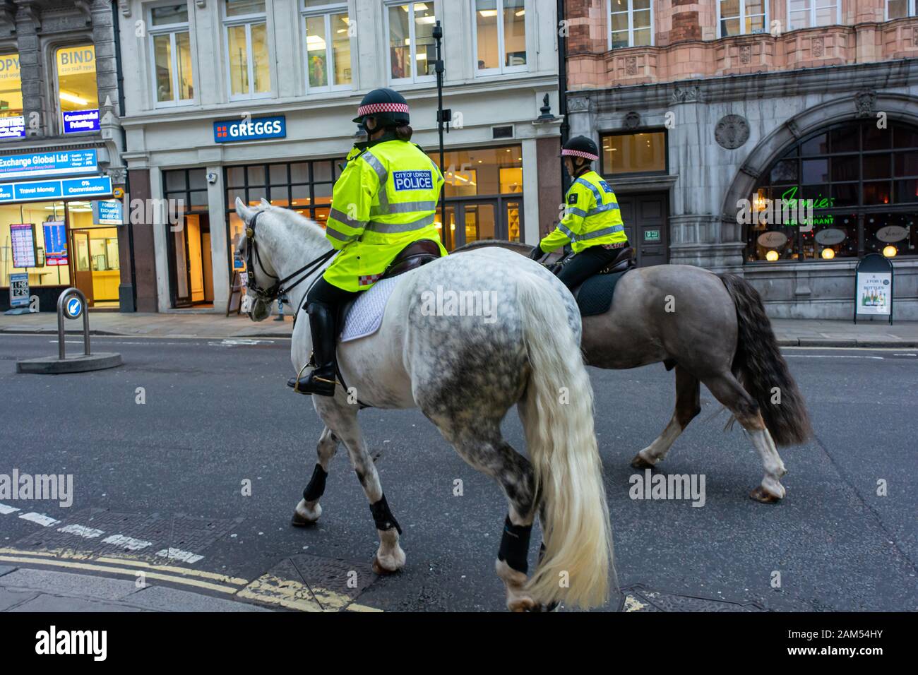 City of london police officers hi-res stock photography and images - Alamy