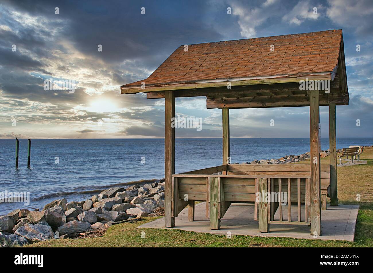 Beach shelter on rocky coastal shoreline Stock Photo - Alamy