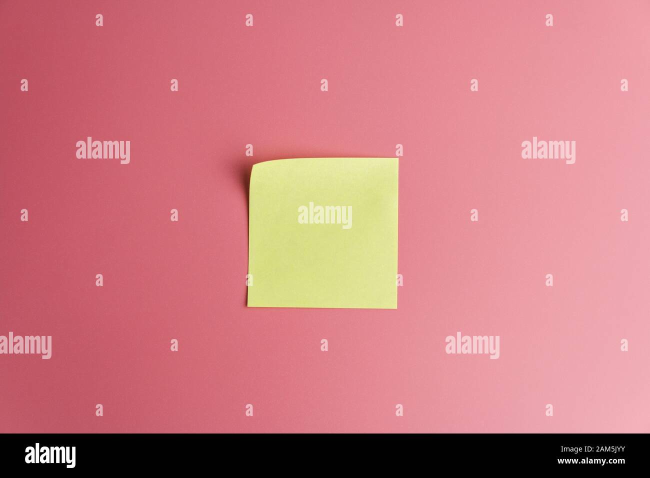 Red sticky note hi-res stock photography and images - Alamy