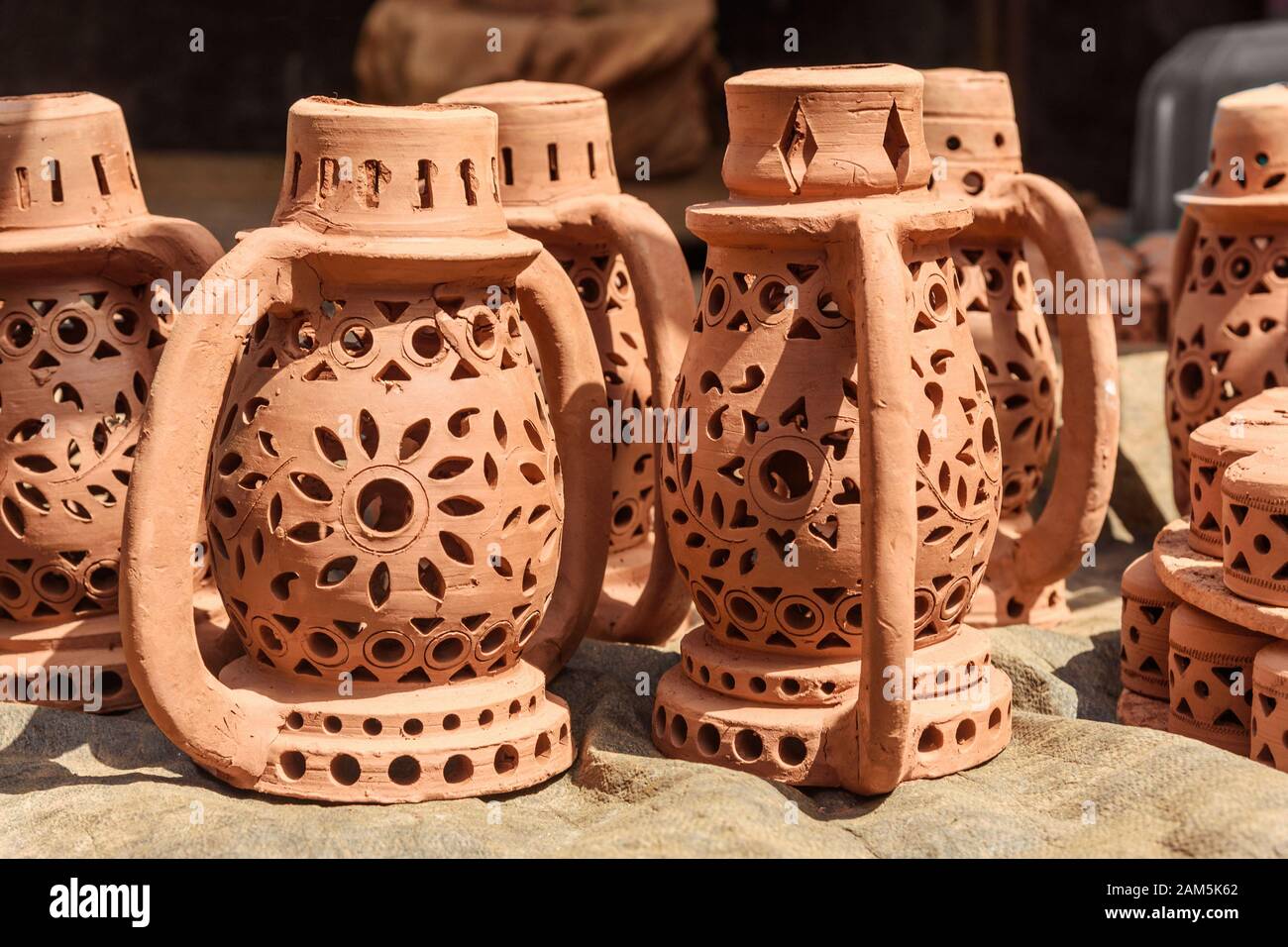 Pottery on the street in Dharavi Slum at Mumbai. India Stock Photo - Alamy