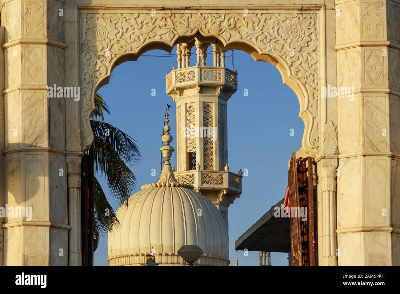 Haji Ali Dargah mosque and tomb in Mumbai. India Stock Photo - Alamy