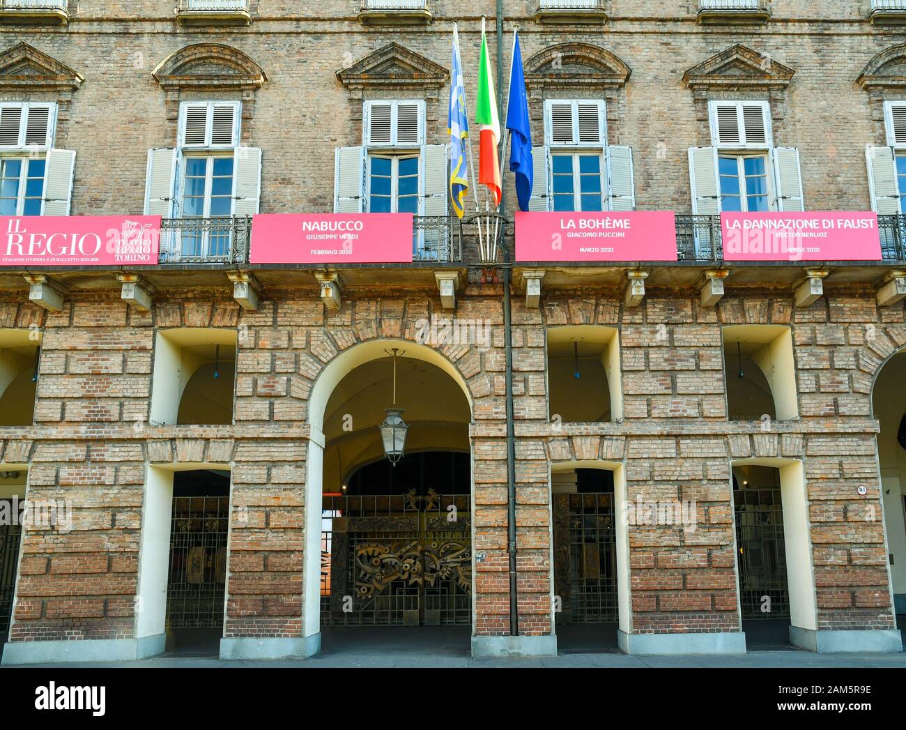 Royal Opera House Exterior High Resolution Stock Photography and Images ...