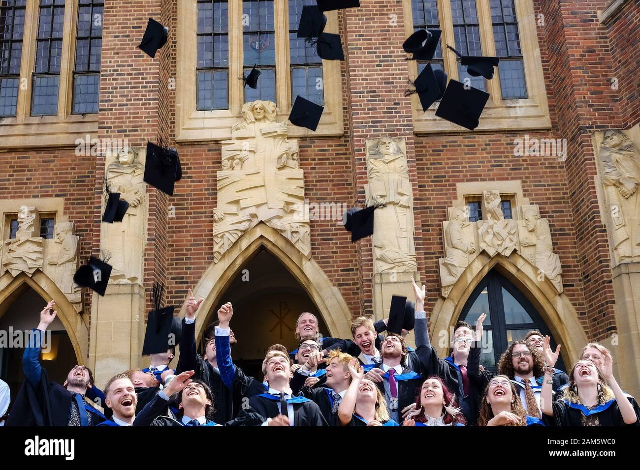 University of surrey graduation ceremony hi-res stock photography and ...