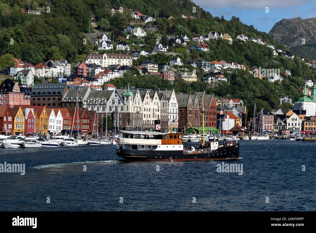Veteran passenger steam ship Granvin, built 1931. Arriving at Bryggen ...