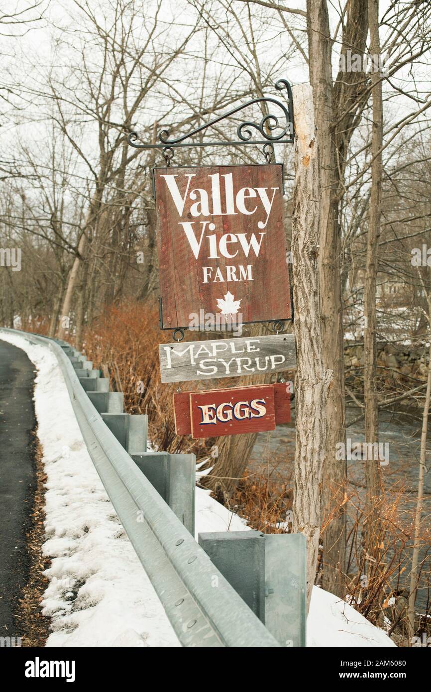 Roadside farm sign in New England Stock Photo - Alamy