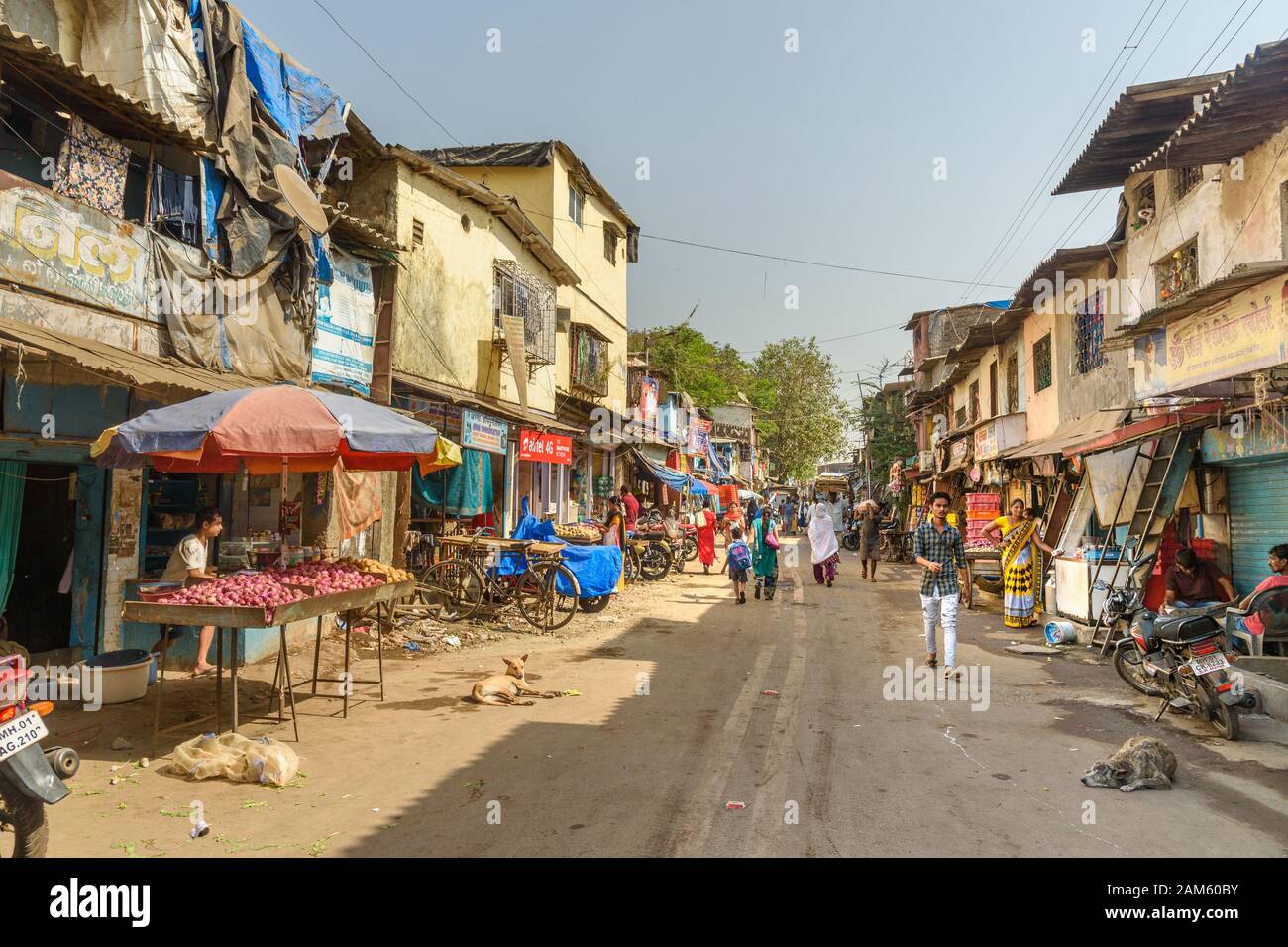 Slum street dharavi hi-res stock photography and images - Alamy