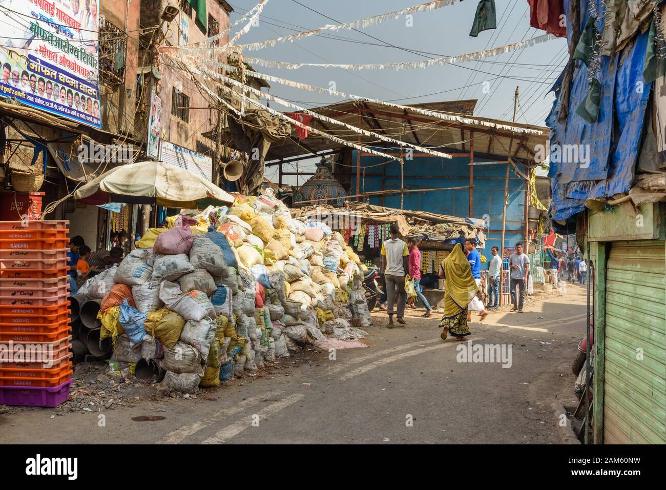 Slum street dharavi hi-res stock photography and images - Alamy