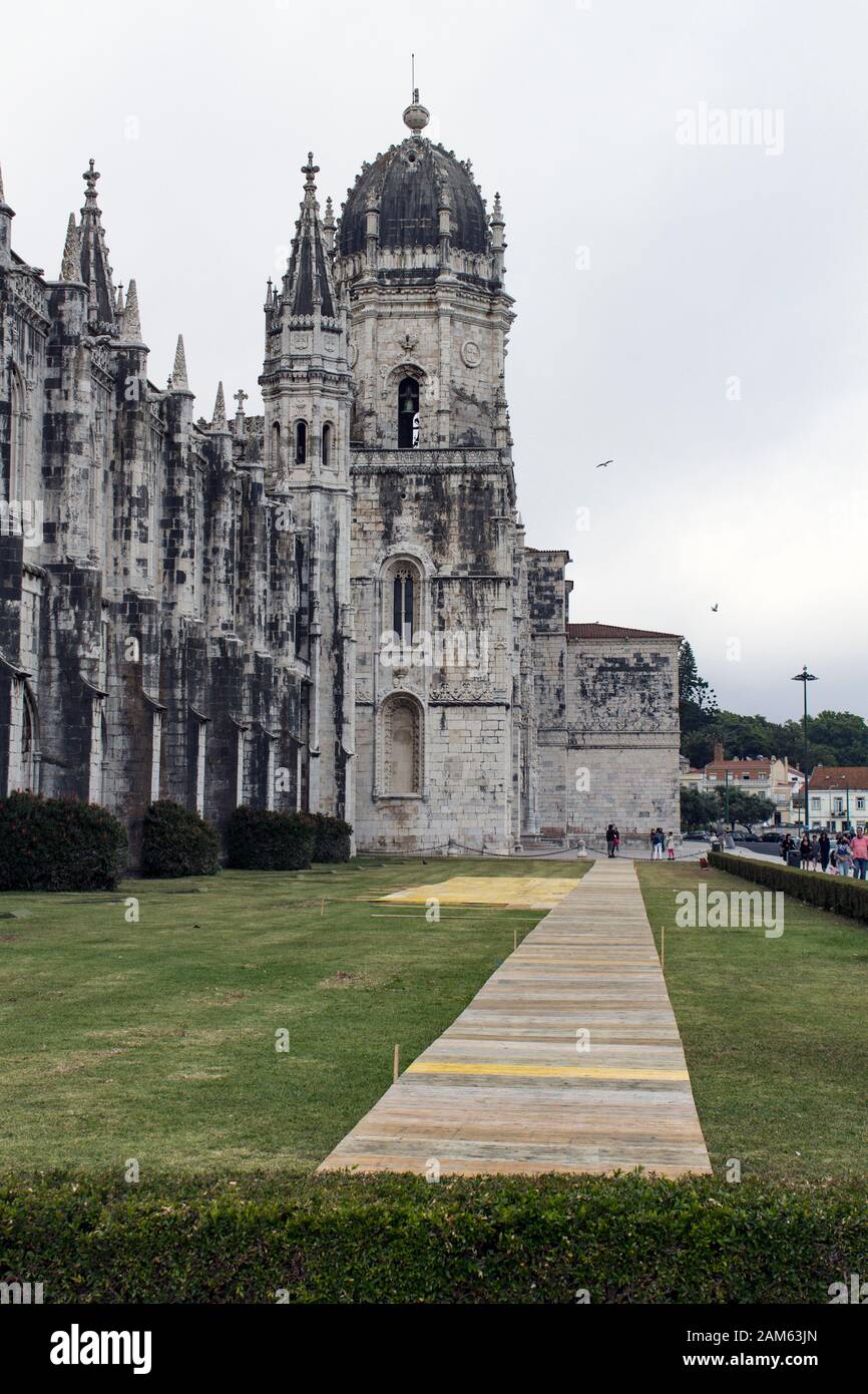Belem jeronimos monastery vasco da hi-res stock photography and images ...