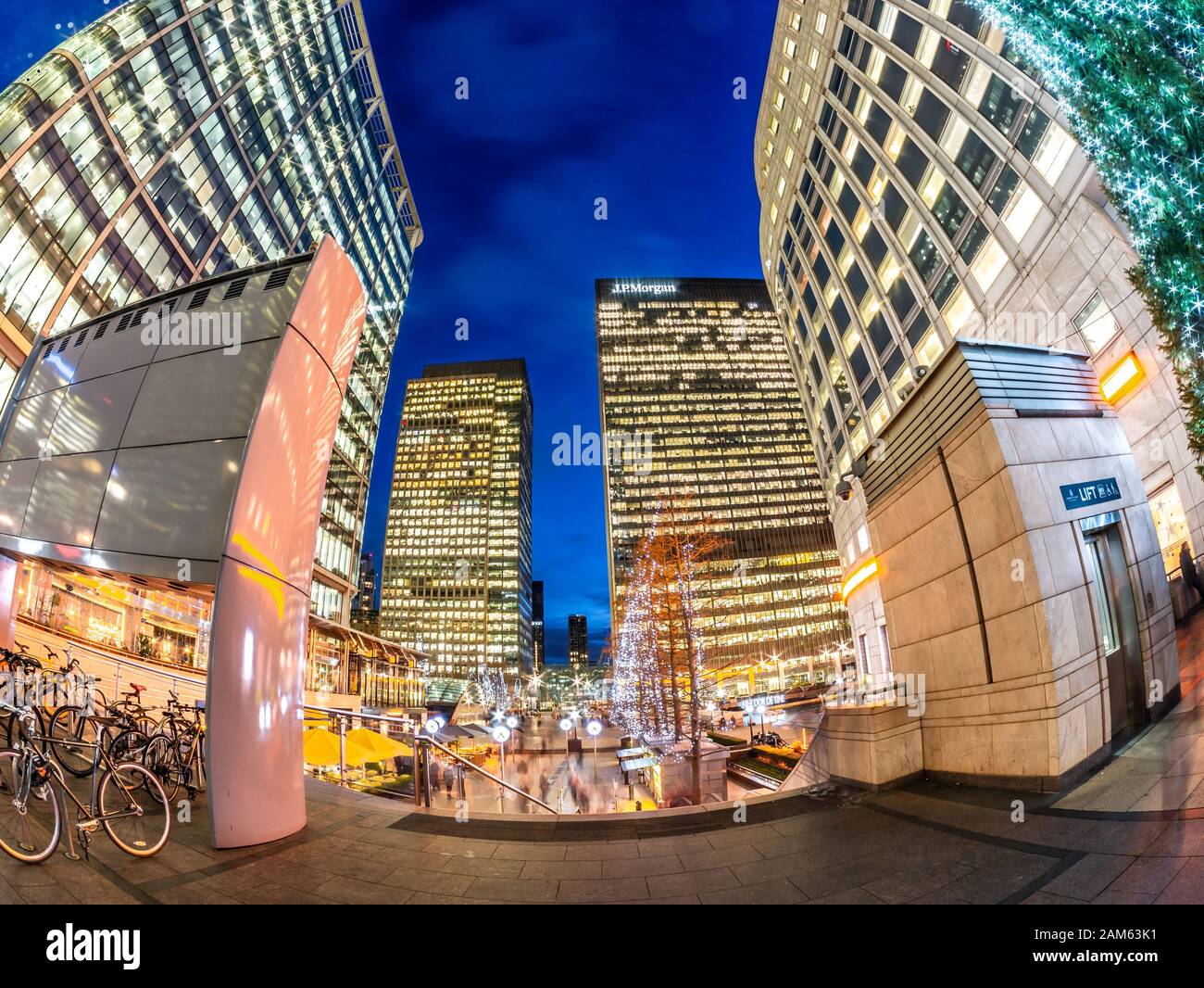 London, England, UK - Decembre 11, 2019: Wide fish eye view of the town ...