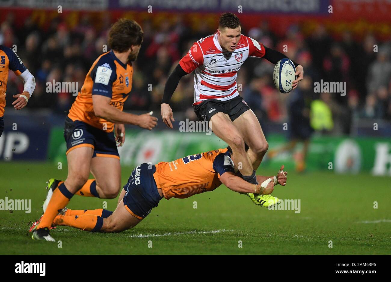 Gloucester's Jason Woodward (right) evades the challenge of Montpellier ...