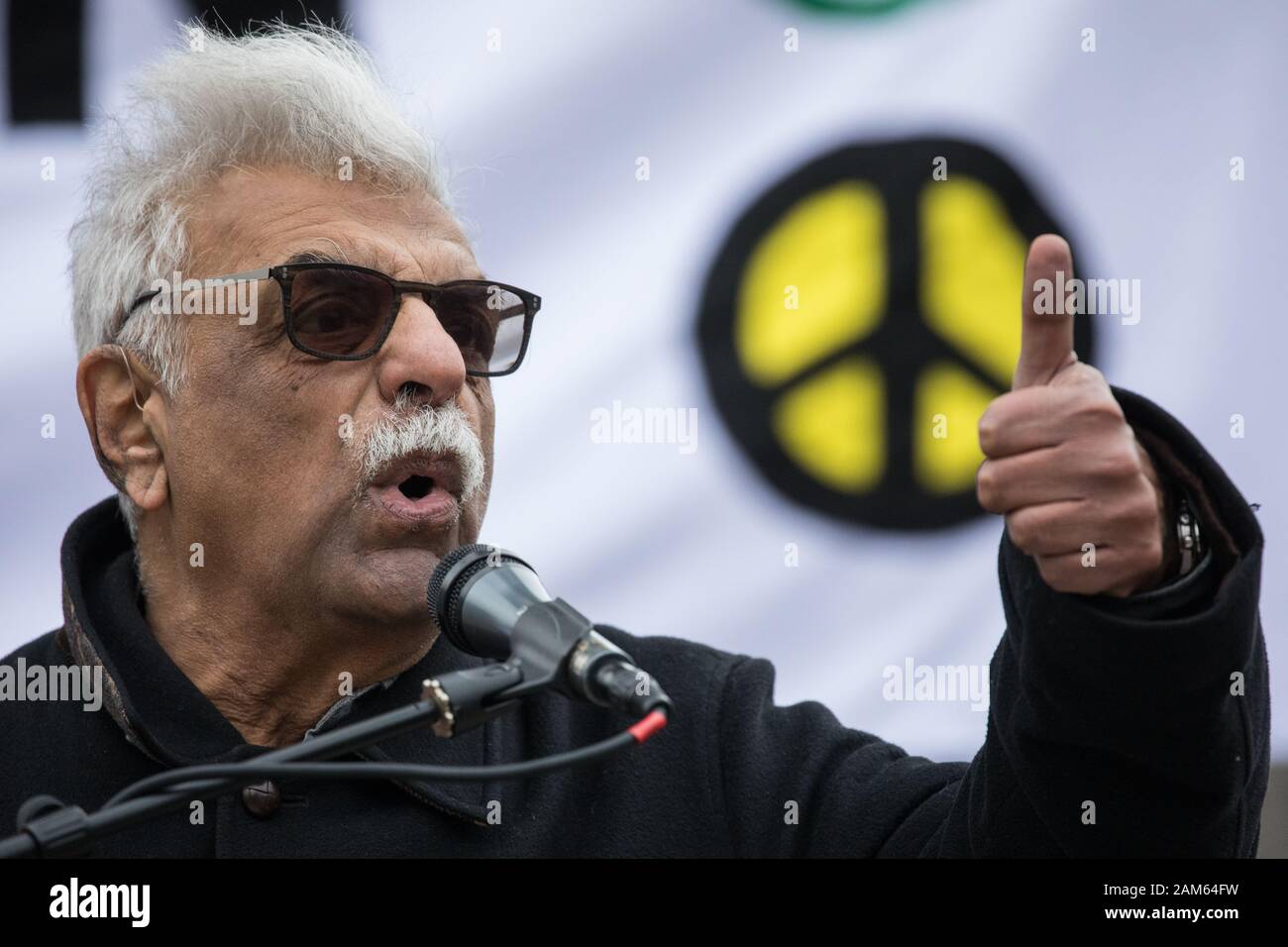 Tariq ali iraq war protest london hi-res stock photography and images ...