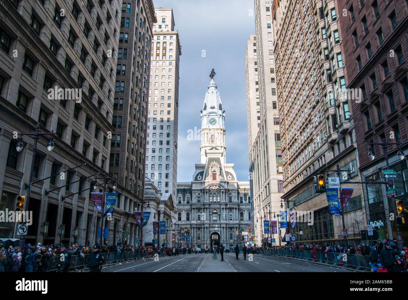Crowded broad street hi-res stock photography and images - Alamy