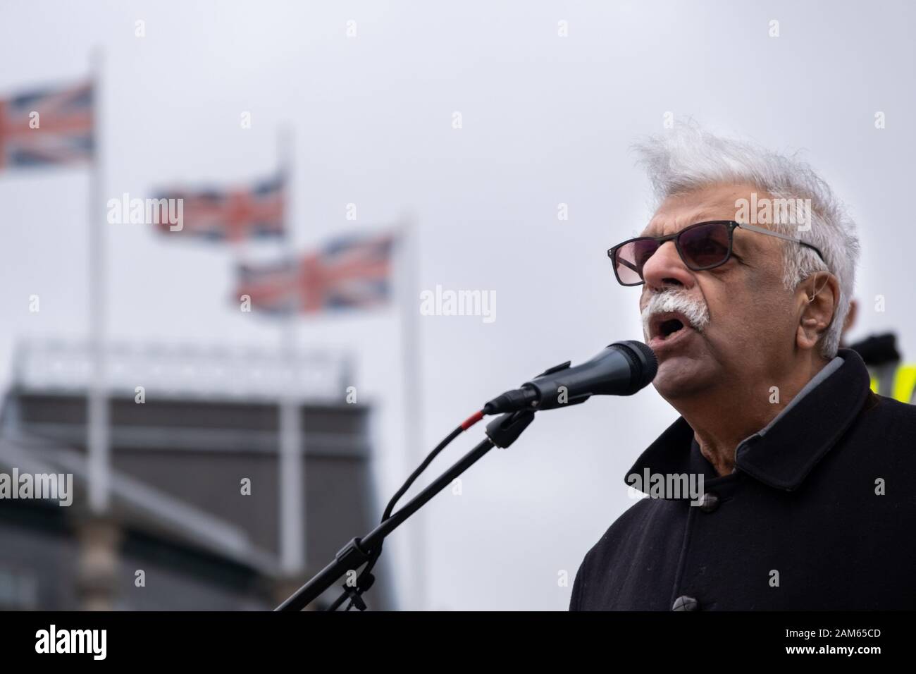 Tariq ali iraq war protest london hi-res stock photography and images ...