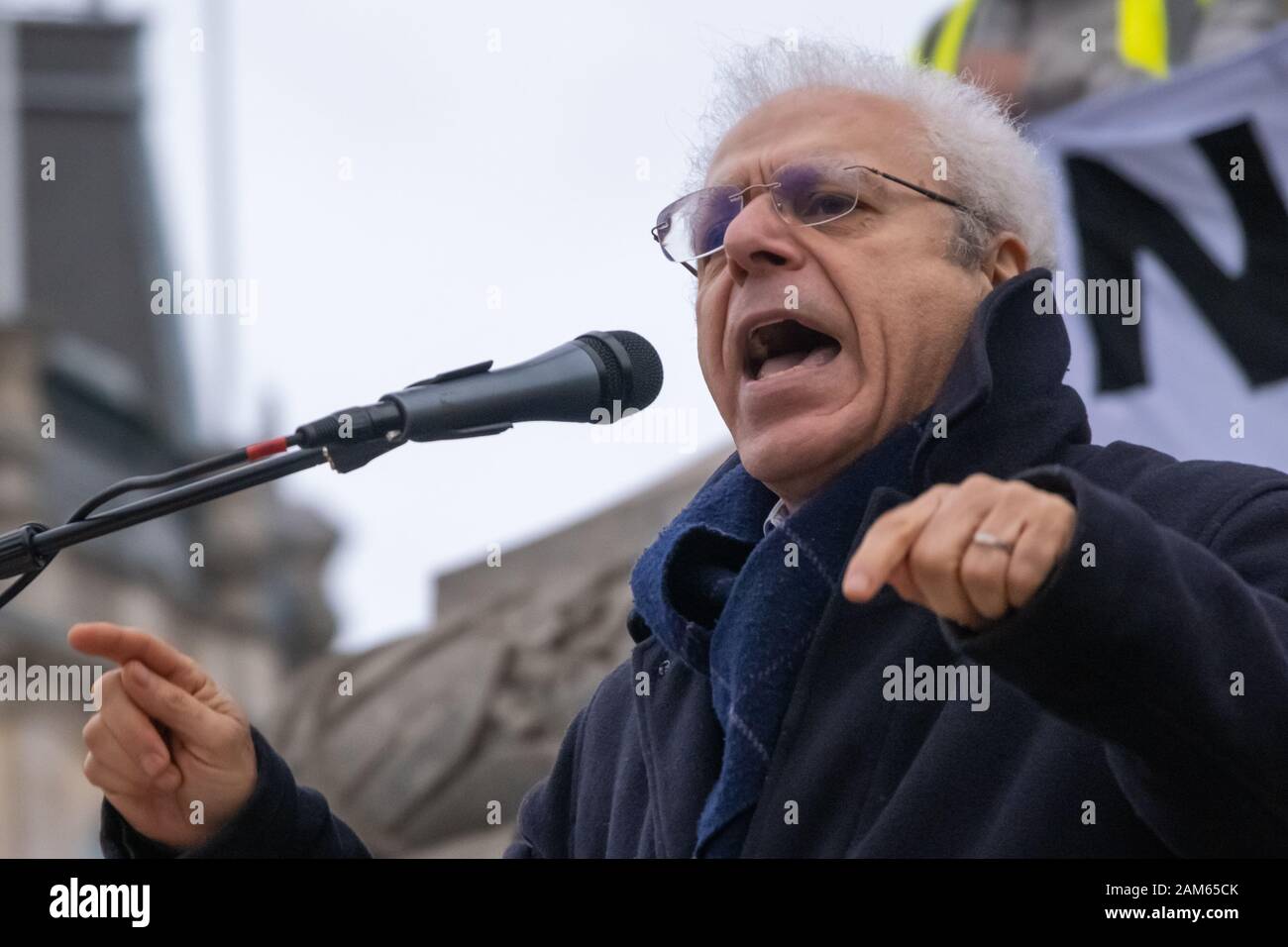 Tariq ali iraq war protest london hi-res stock photography and images ...
