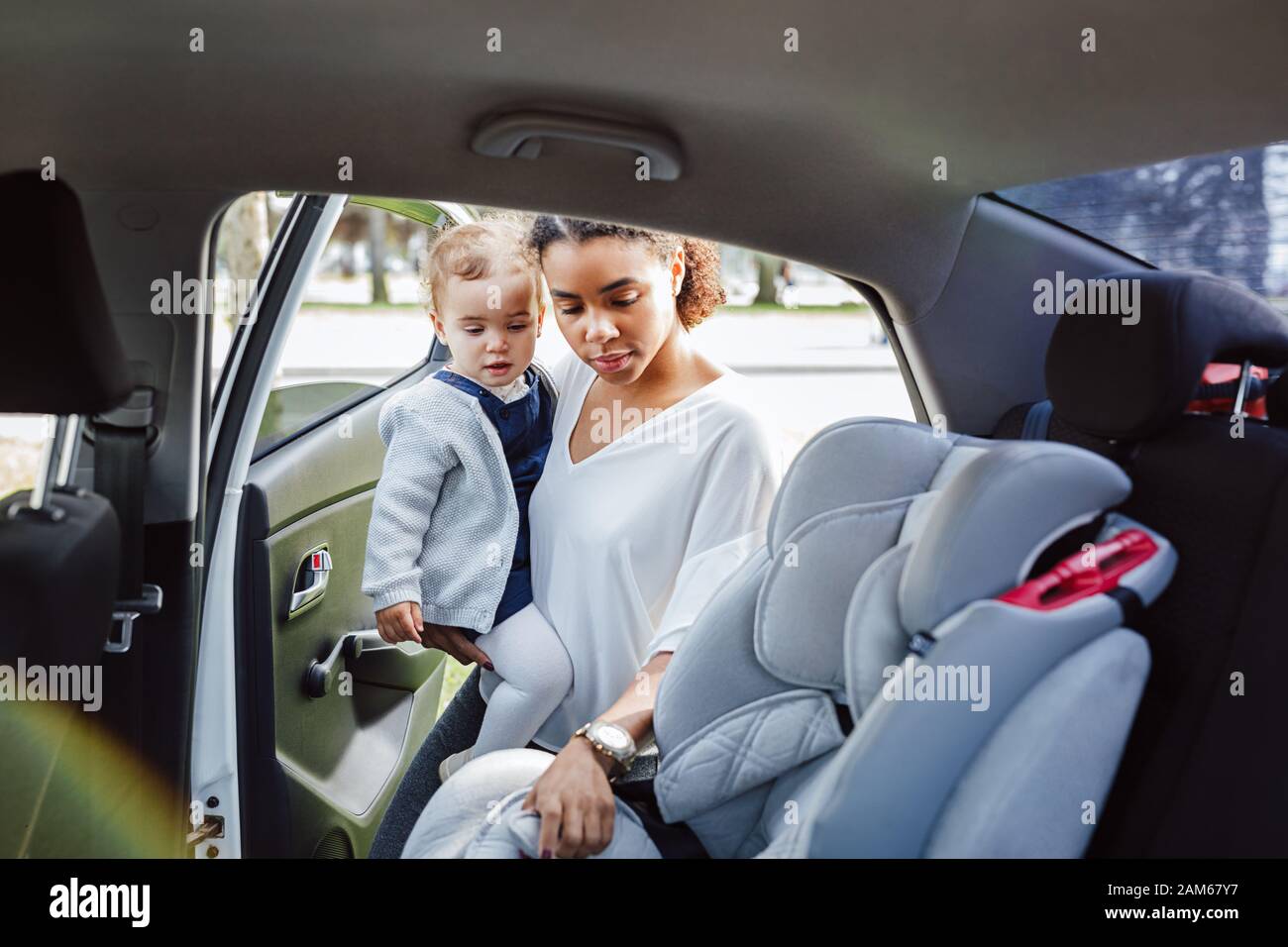Adjusting baby seat hi-res stock photography and images - Alamy
