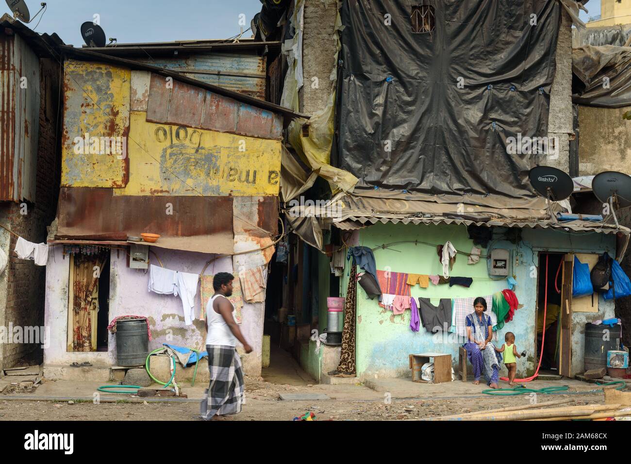 Mumbai slum buildings hi-res stock photography and images - Alamy