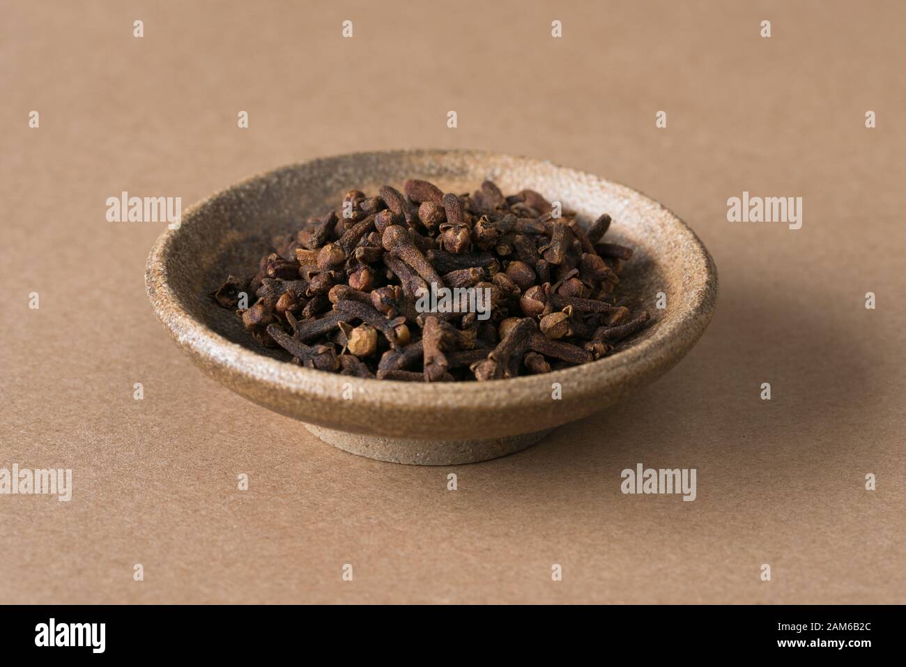 Whole and cloves hi-res stock photography and images - Alamy
