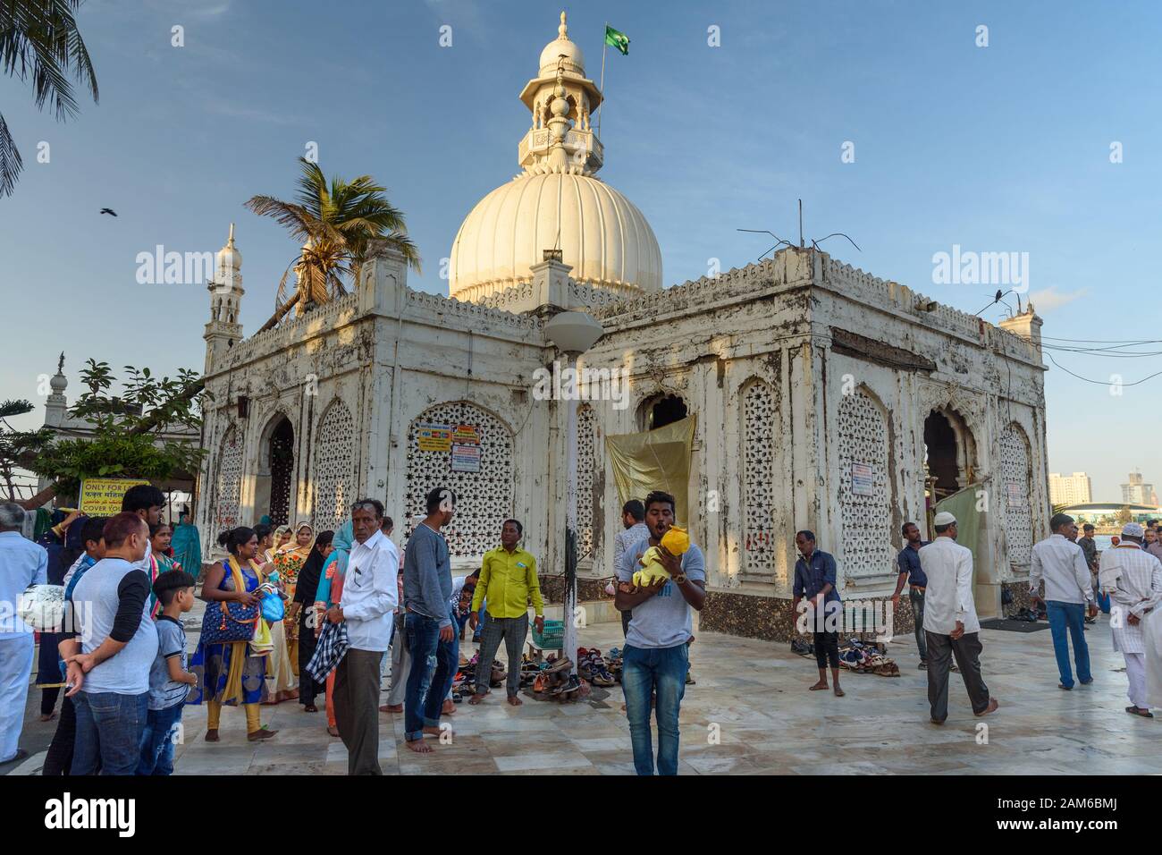 Haji Ali Dargah mosque and tomb in Mumbai. India Stock Photo - Alamy
