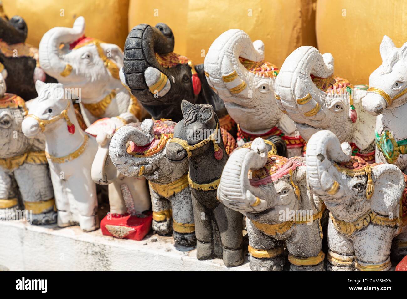 Old king of laos statue hi-res stock photography and images - Alamy