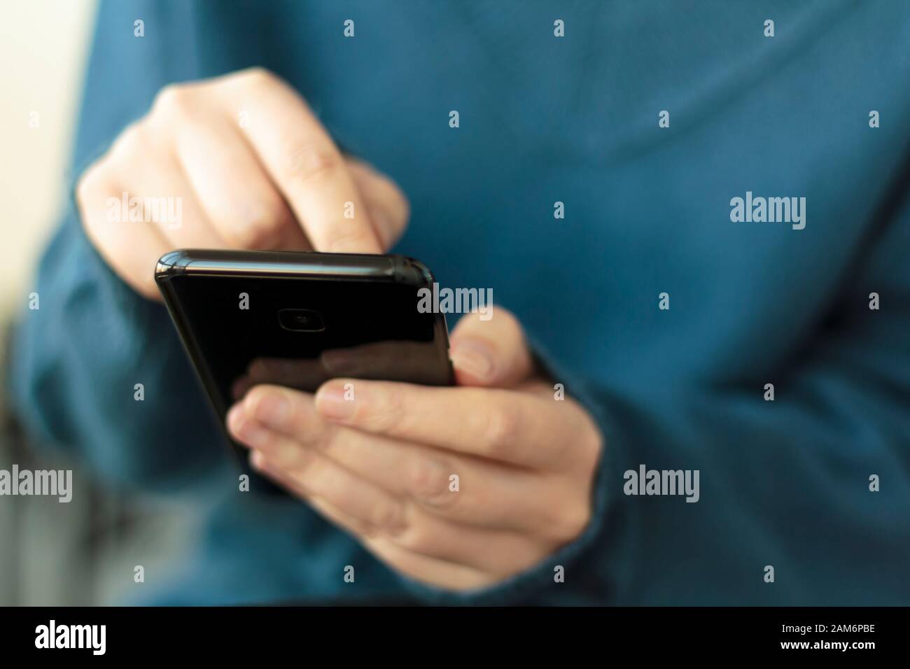 Woman hands using smartphone Stock Photo - Alamy