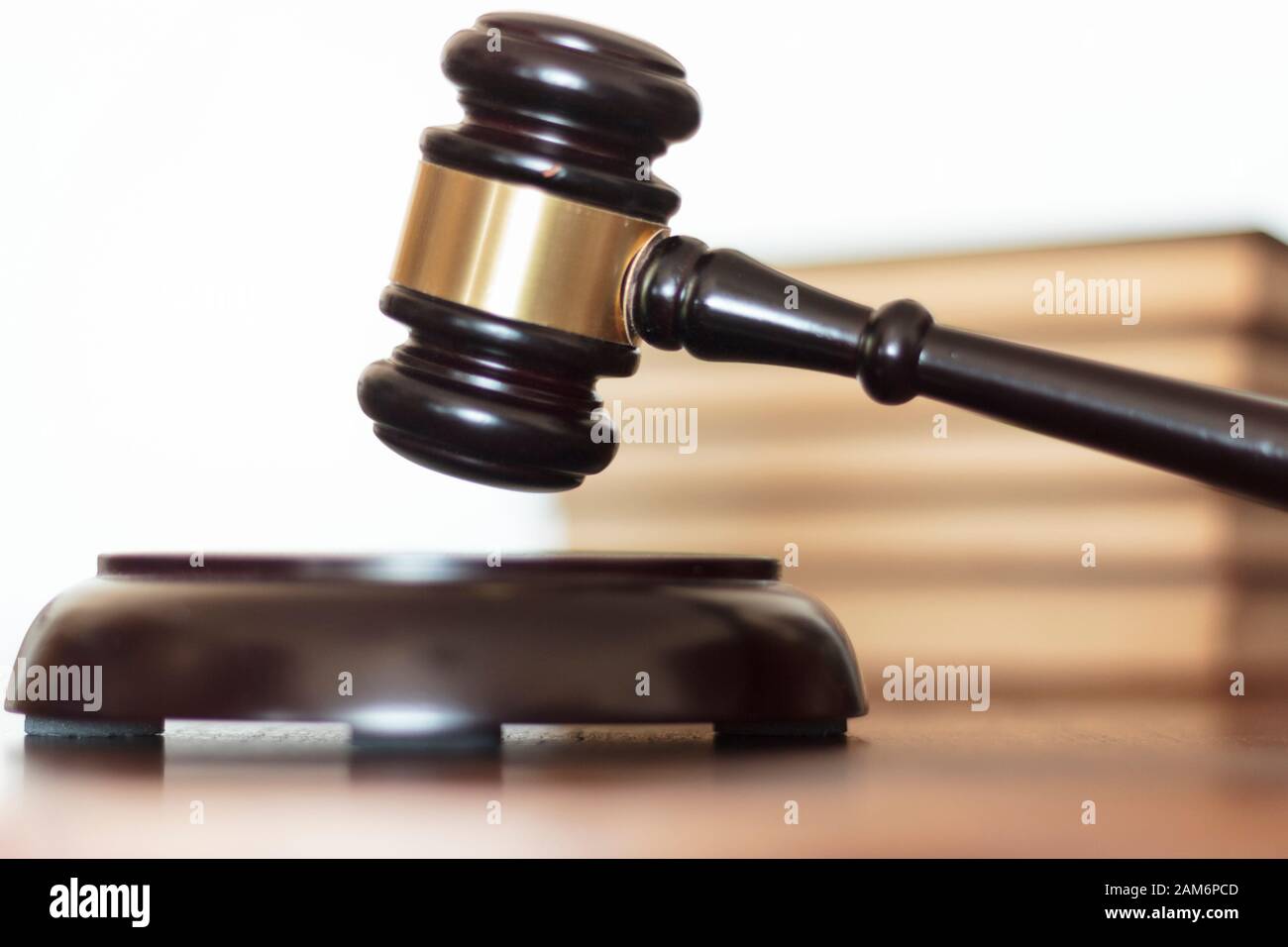 Gavel hitting hi-res stock photography and images - Alamy