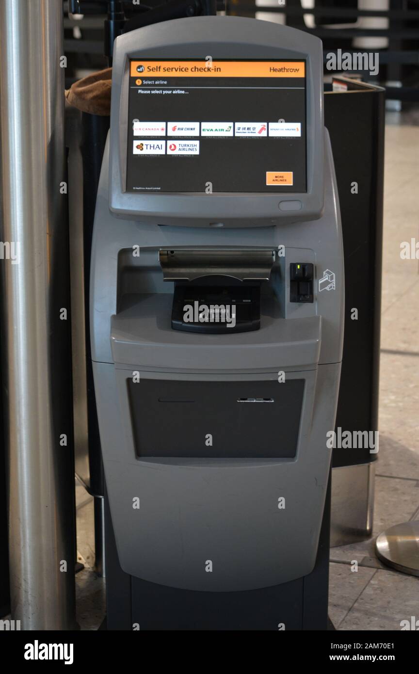 Self service check in kiosk hi-res stock photography and images - Alamy