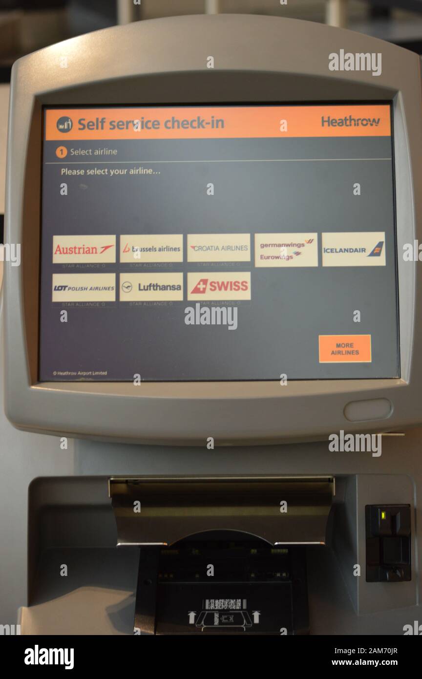 Self service check in kiosk hi-res stock photography and images - Alamy