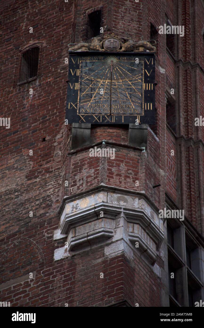 Sundial on exterior church hi-res stock photography and images - Alamy