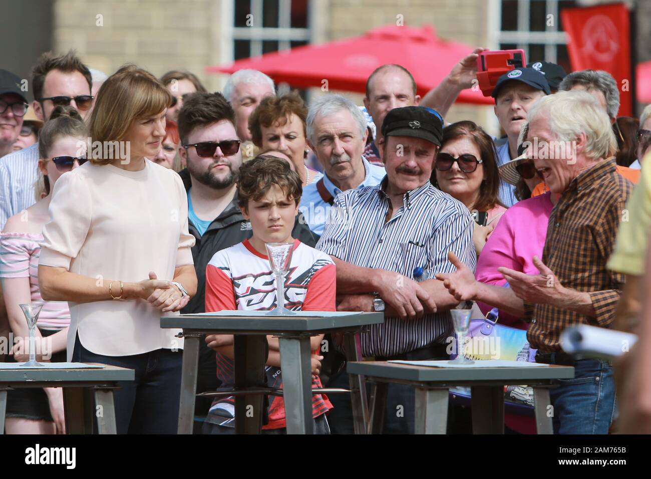 Antiques roadshow fiona bruce hi-res stock photography and images - Alamy