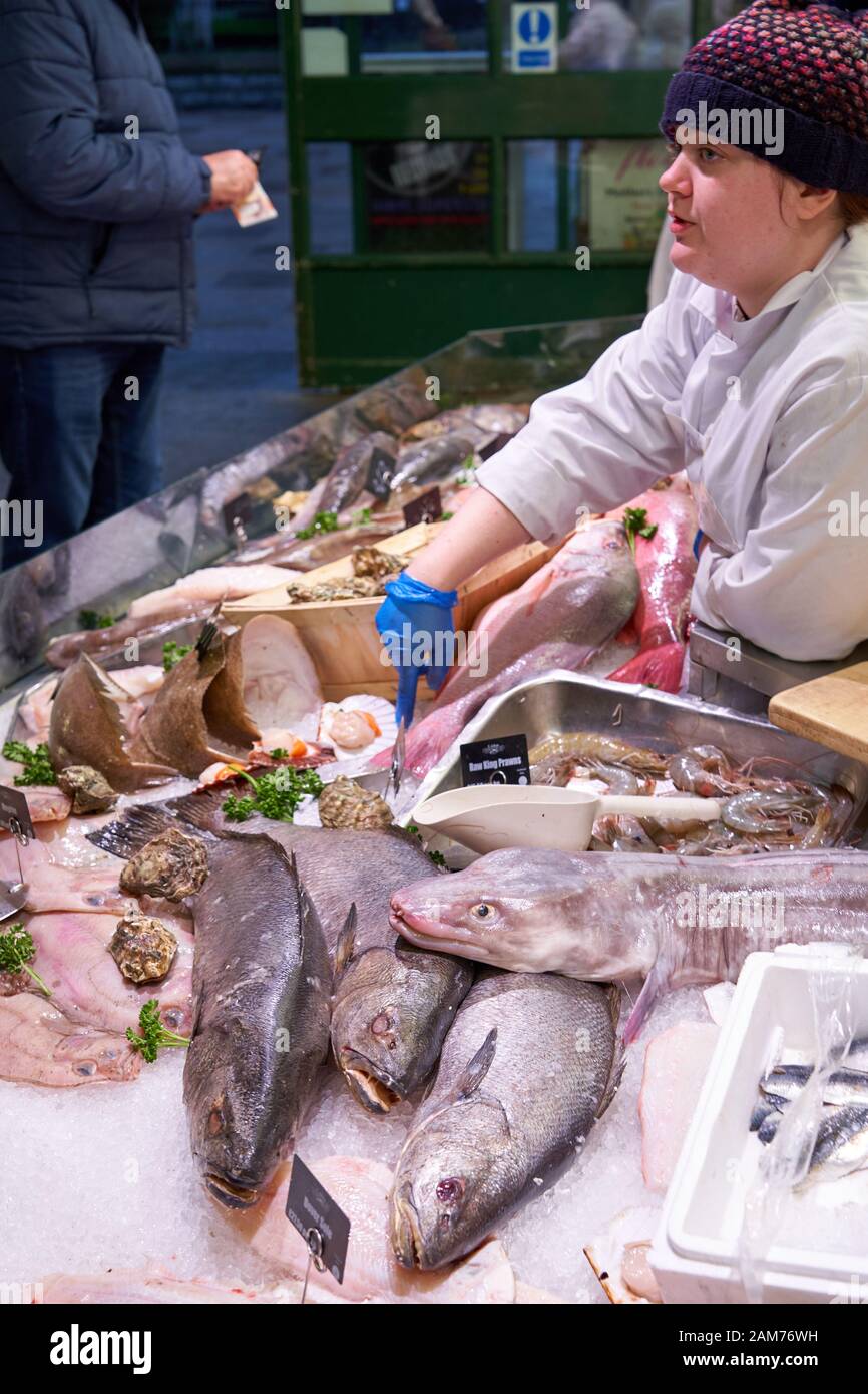 Traditional fishmonger hi-res stock photography and images - Alamy