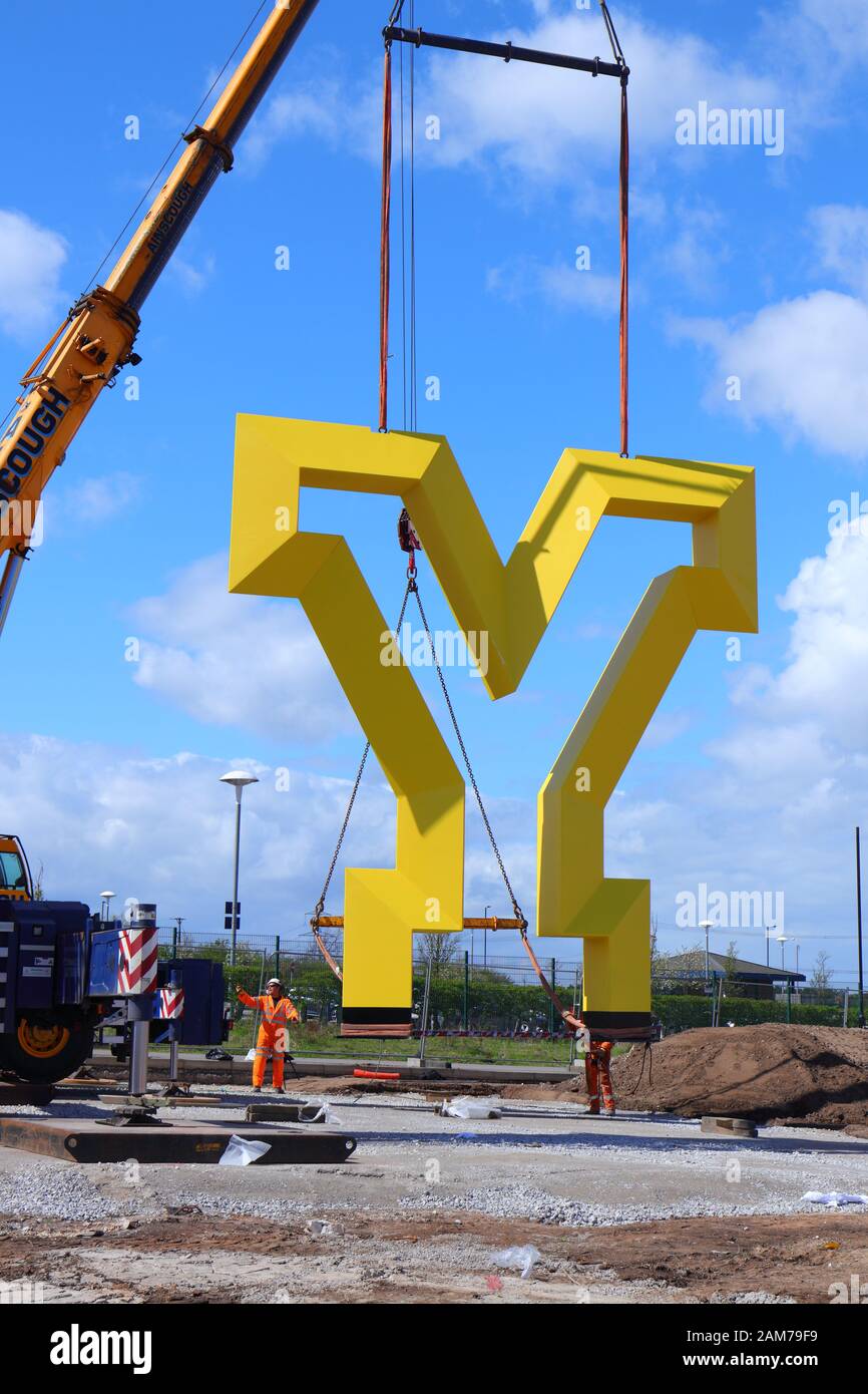 The Welcome To Yorkshire 'Y' sculpture being lifted into position by ...