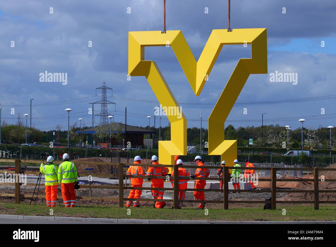 The Welcome To Yorkshire 'Y' sculpture being lifted into position by ...