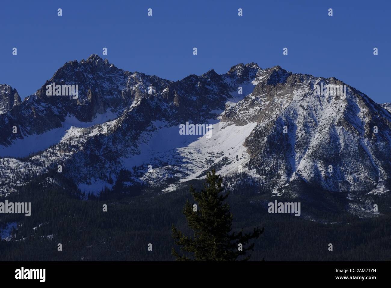 Sawtooth mountains hi-res stock photography and images - Alamy