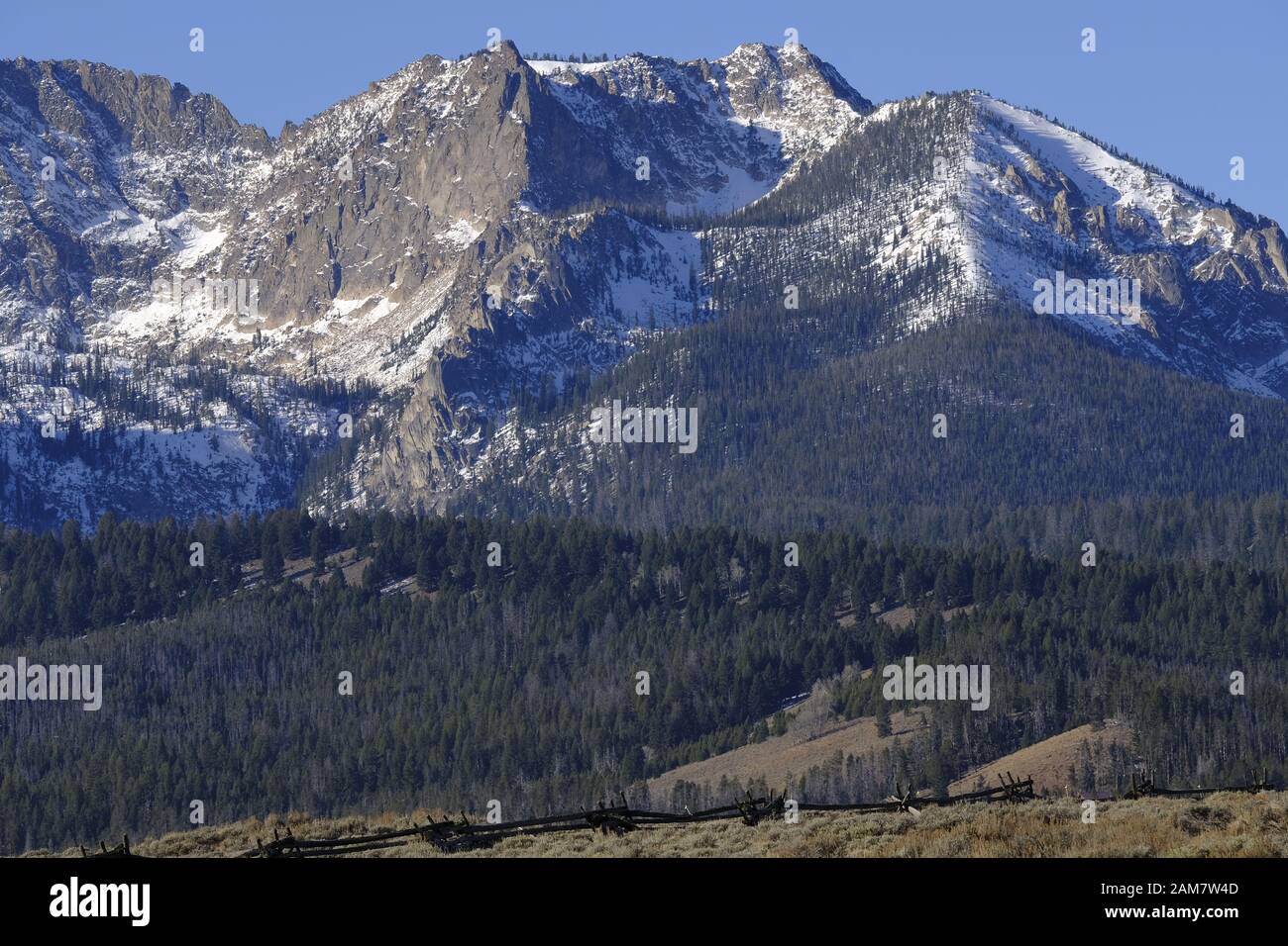 Sawtooth mountains hi-res stock photography and images - Alamy