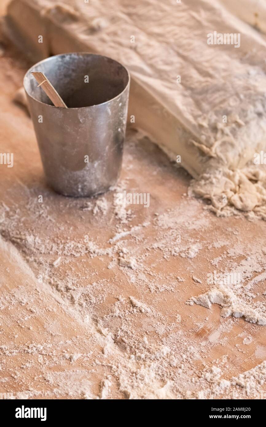Prepare table hi-res stock photography and images - Alamy