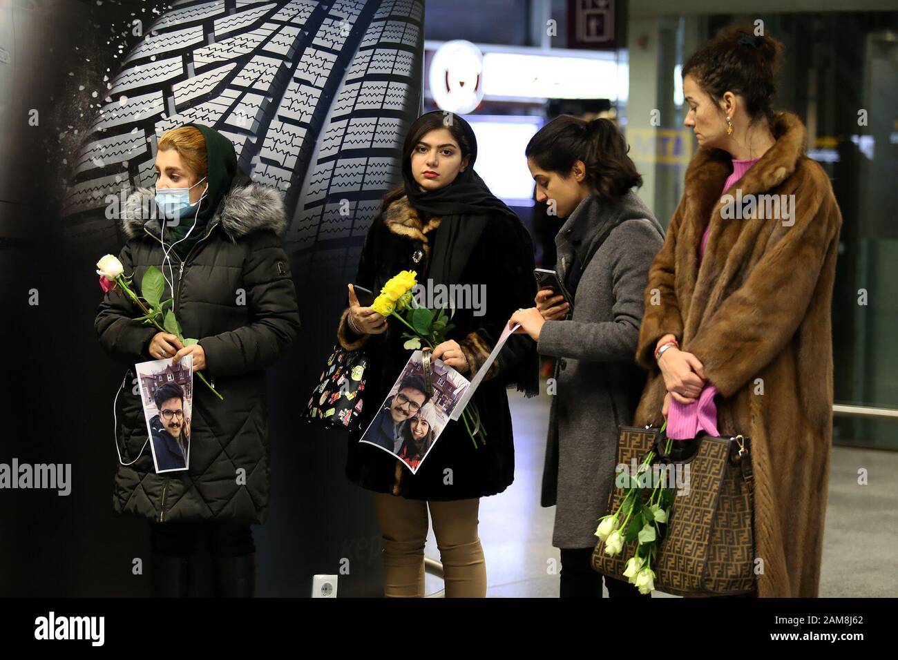 Women holding flowers during the event.Iranians in Ukraine expressed ...