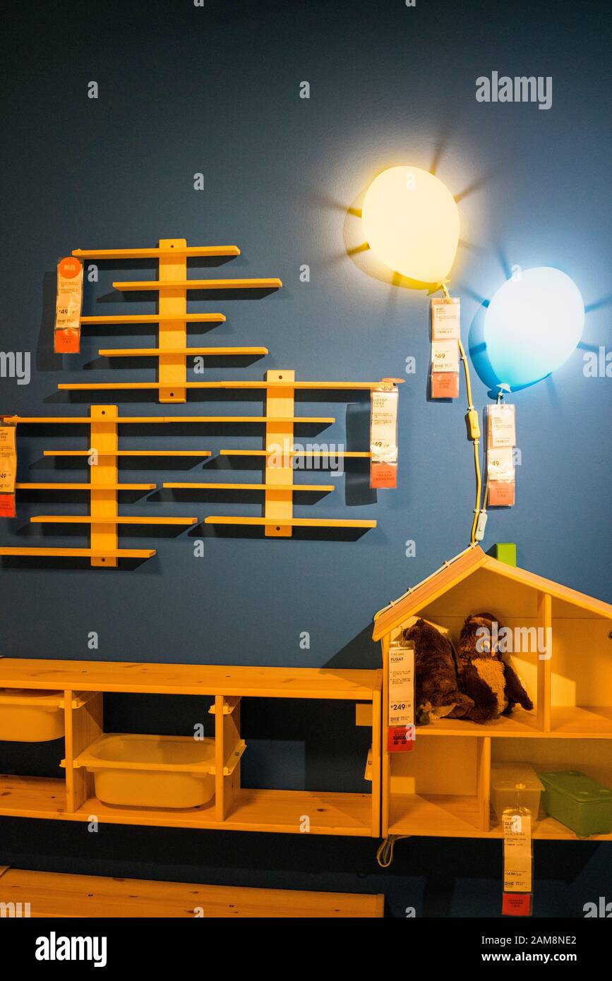 Toy assembly line hi-res stock photography and images - Alamy