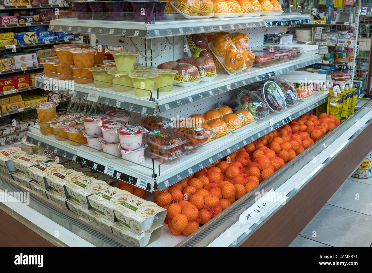 7 eleven interior hi-res stock photography and images - Alamy