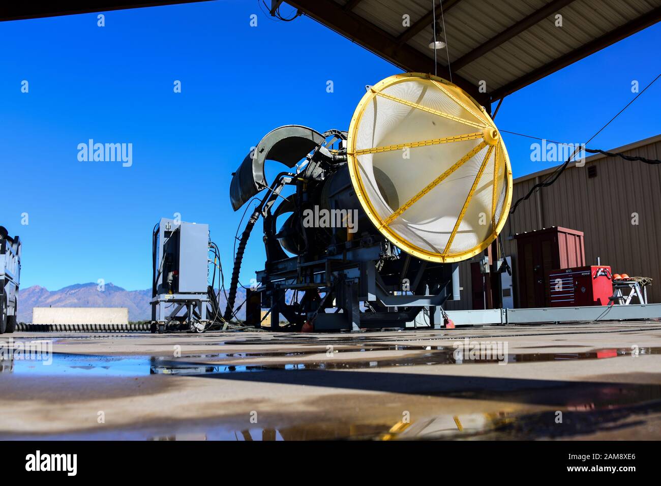 355 cms hi-res stock photography and images - Alamy